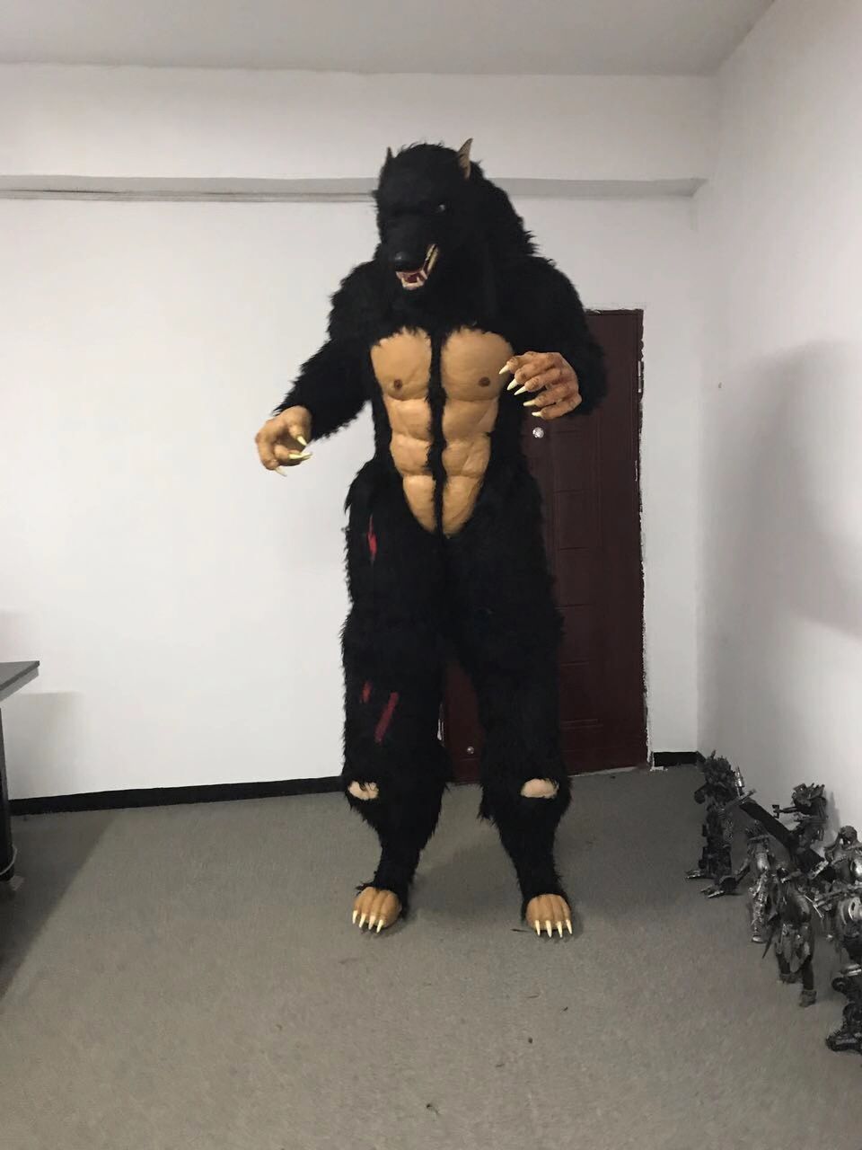 Real people wear 2.5 meters werewolf cosplay doll Wolf man costume ...